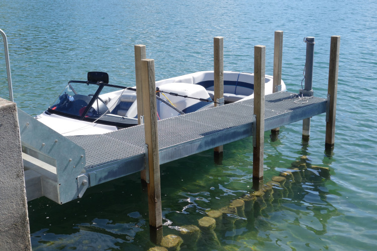 Bootsaufzüge / Bootsstege – OZ Metallbau AG